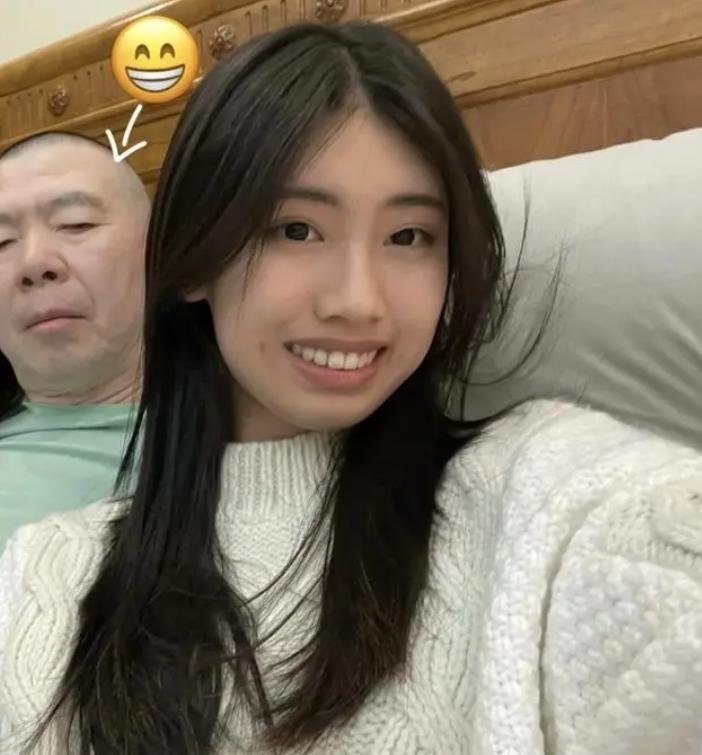 Feng Xiaogang and Xu Duo sparked controversy in the same frame. They were accused of not being ...