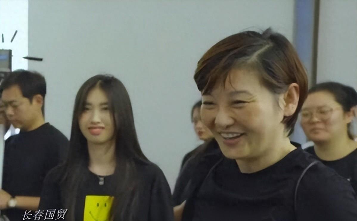 56-year-old Xu Fan's recent photos were exposed without makeup, her complexion is dull and old ...