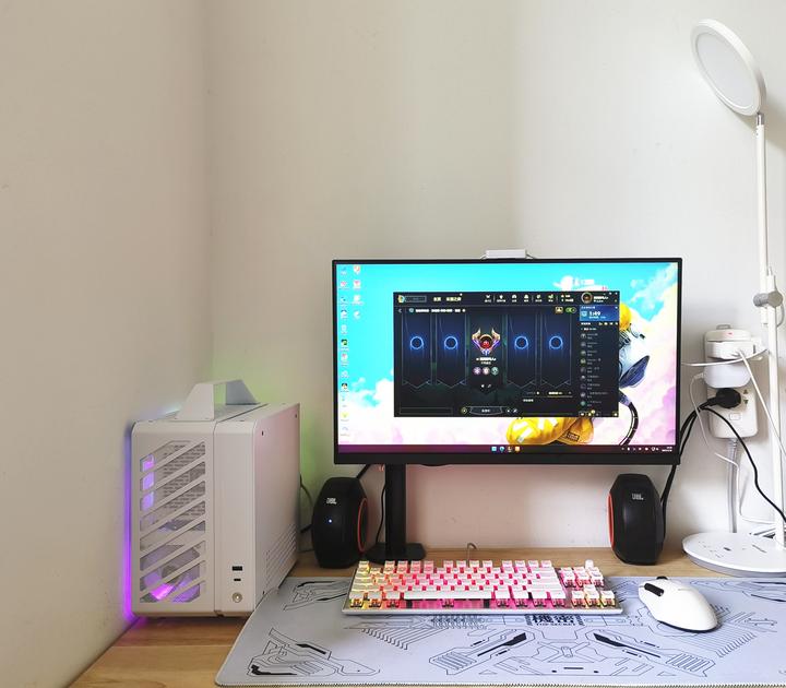 It may be the most detailed mechanical master C24 ITX chassis ...