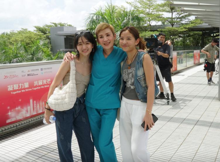 The second generation of the two stars visited Wu Junru together, both ...