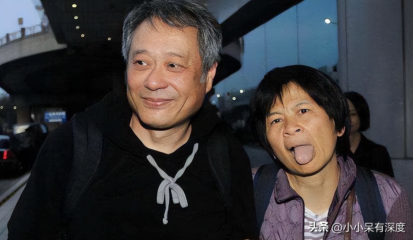 A recent photo of Lin Huijia, she is the ugly wife behind Ang Lee, she ...
