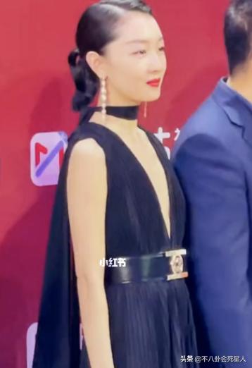 Slumped, sturdy, five to five points, the actress's body is bruised ...