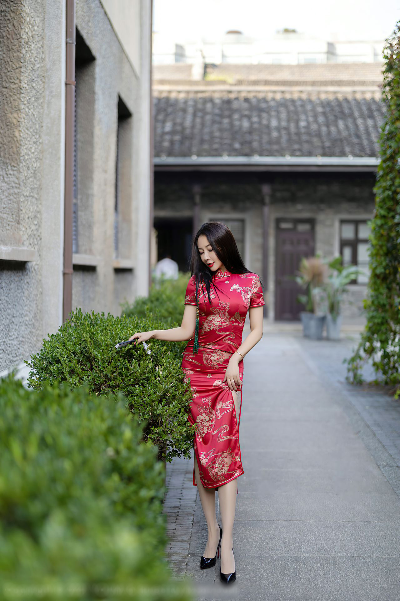 "YouMi Youmihui" Guoer Victoria Chinese Split Cheongsam Photo - iNEWS