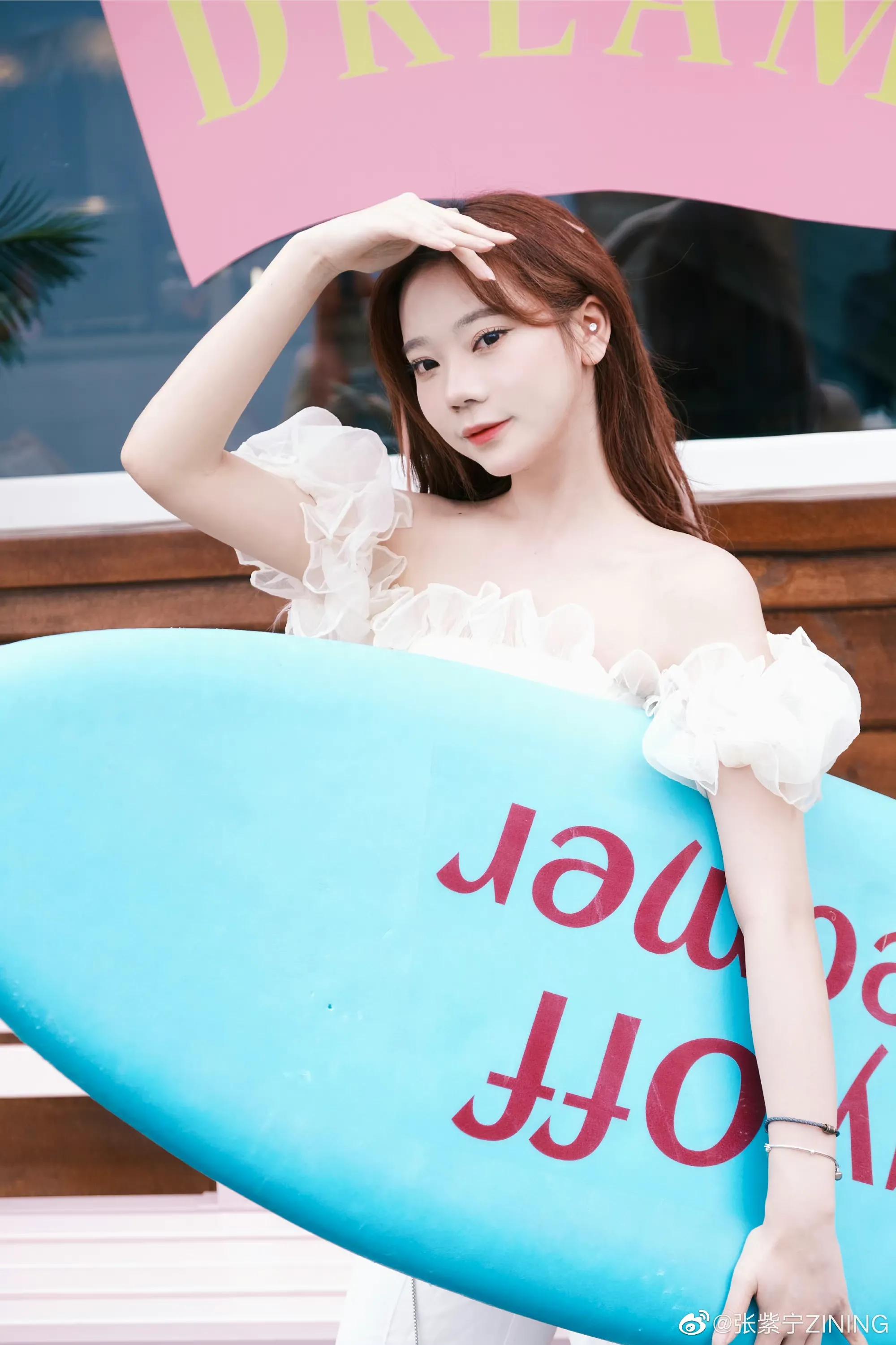 Beautiful picture of Zhang Zining - iNEWS