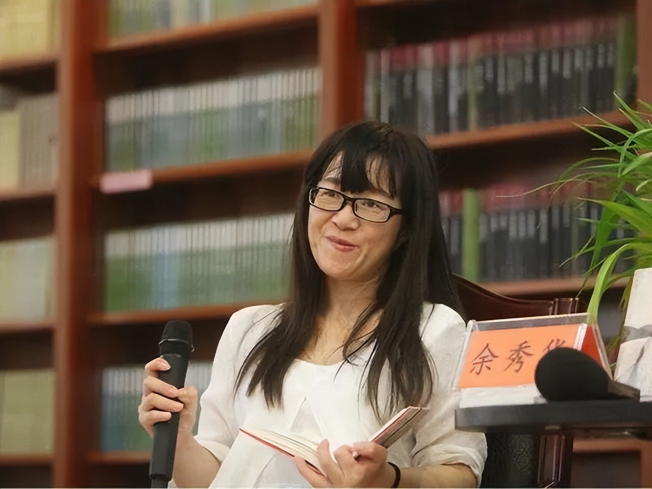 Yu Xiuhua cried and complained of domestic violence on live broadcast ...