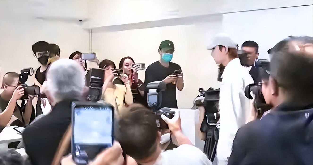 Aaron Yan did something wrong, and Qiu Yaole wanted to sue him. Now he ...