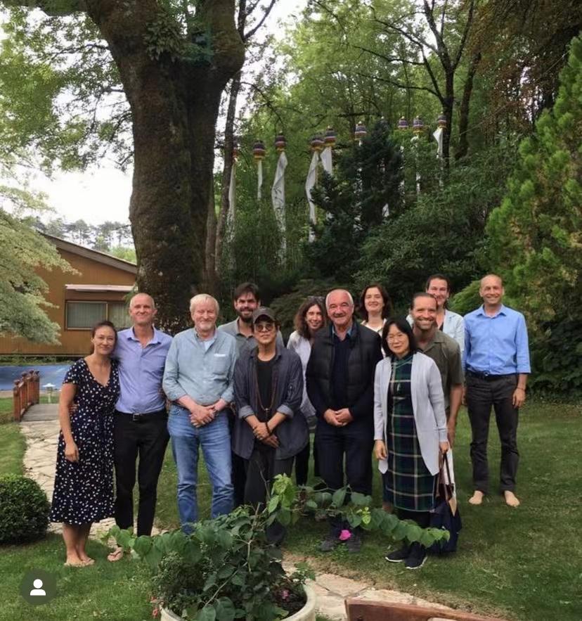 Jet Li appeared in Buddhist activities!Communication with the master is ...