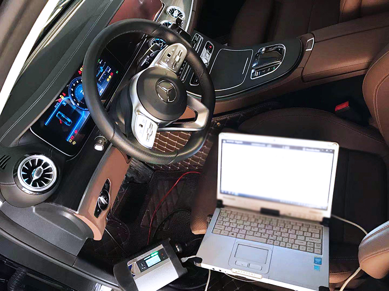 To increase the power reserve starts with brushing the ECU: Mercedes-Benz E260L is equipped with ...