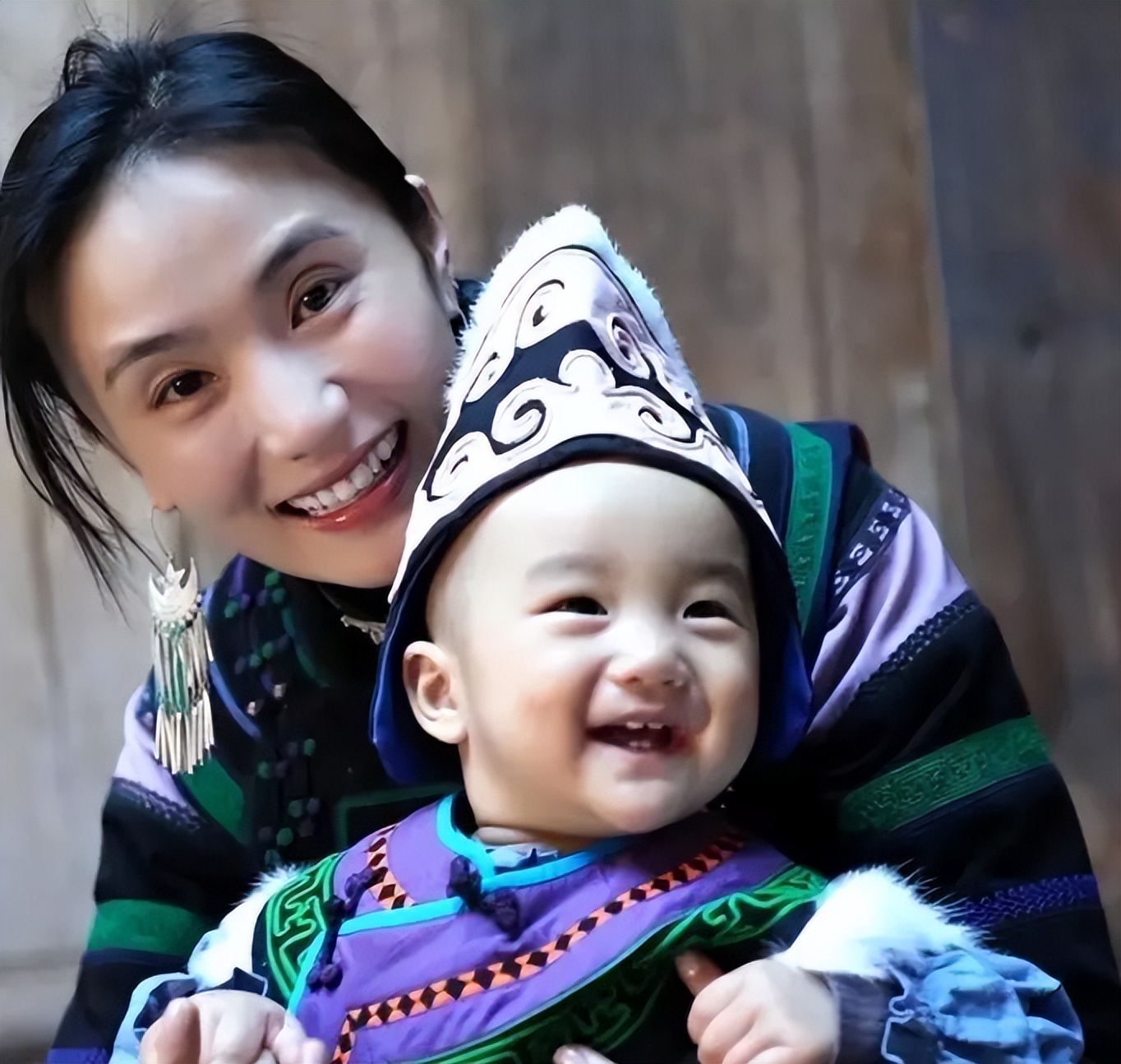 Li Yapeng criticized his wife for showing her face in the live ...