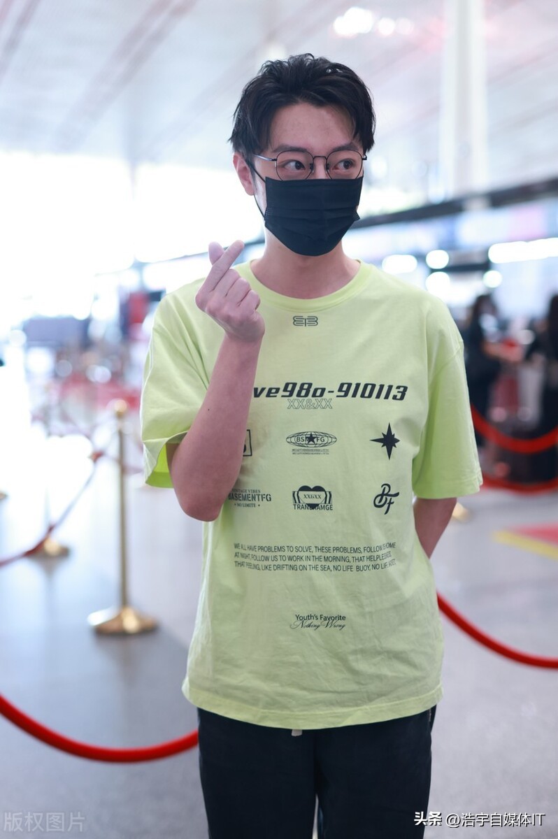Gao Qisheng's actor Su Xiaoting appeared at the Beijing airport and ...