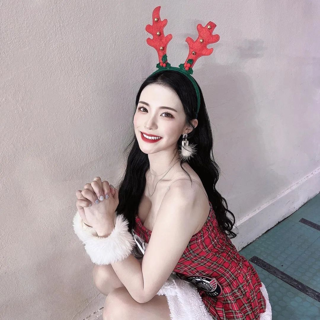 Sexy yet sweet and cute Dcup cheerleader Lee Da Hye - iMedia