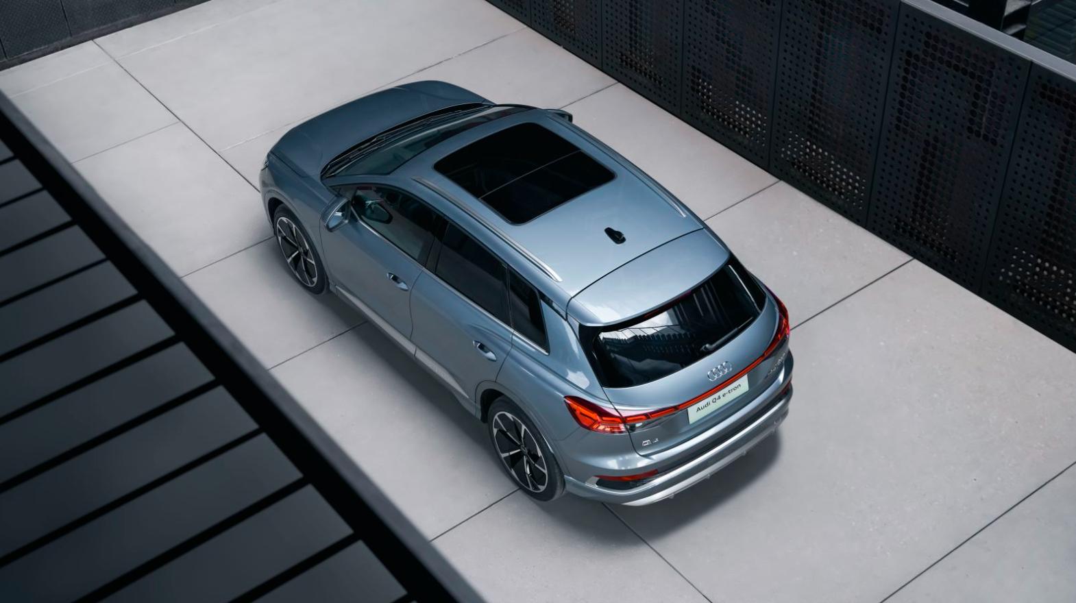 There is room for three legs in the rear row, and the appearance is ...