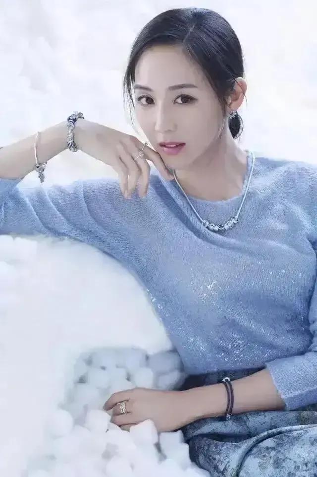 Temperament beauty Zhang Junning - iNEWS
