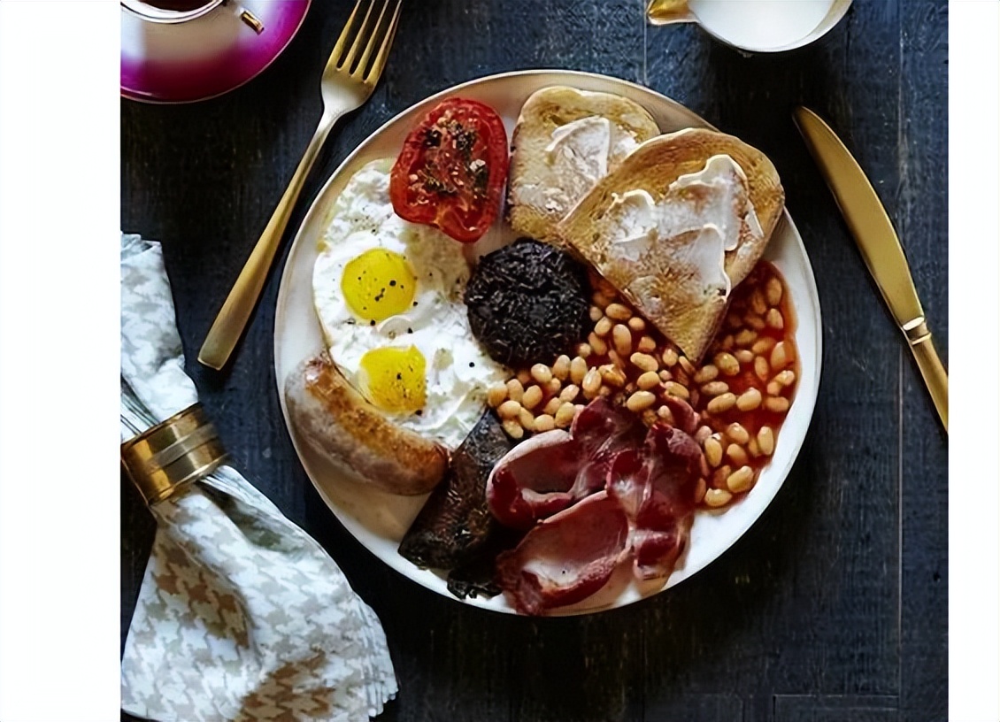 British food relies on breakfast to support the scene? What an English ...