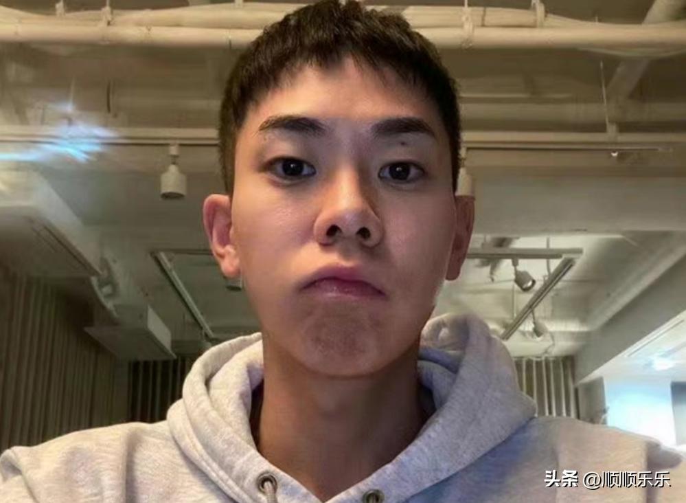 The famous Korean male rapper LOCO officially announced that he will ...