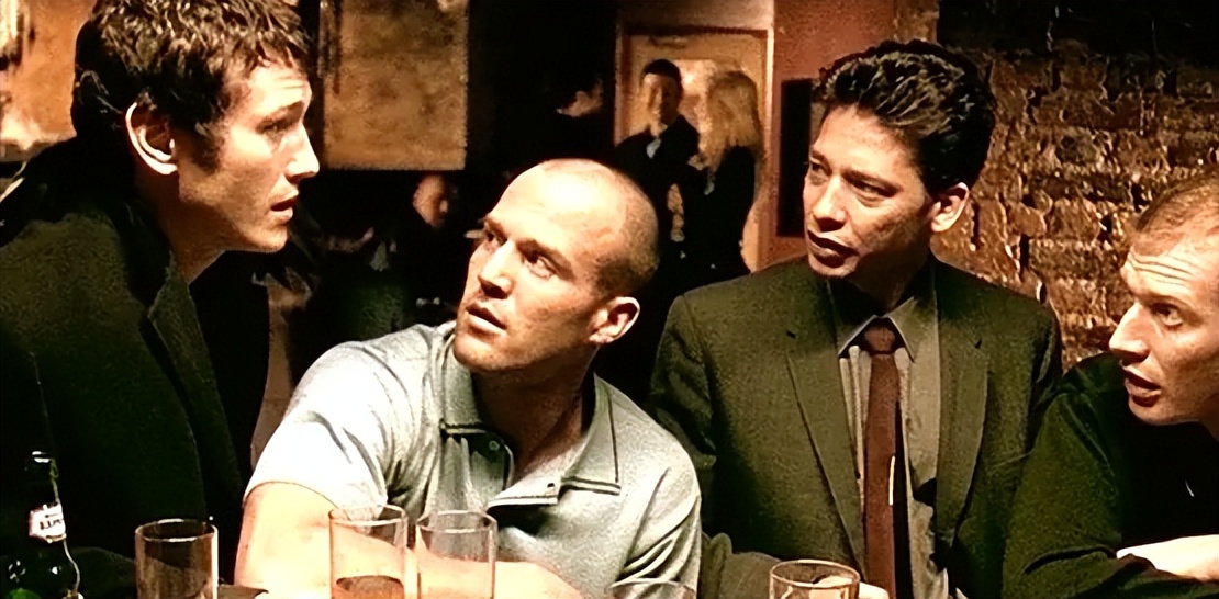 Jason Statham's superb acting skills, the bizarre story of gangsters ...