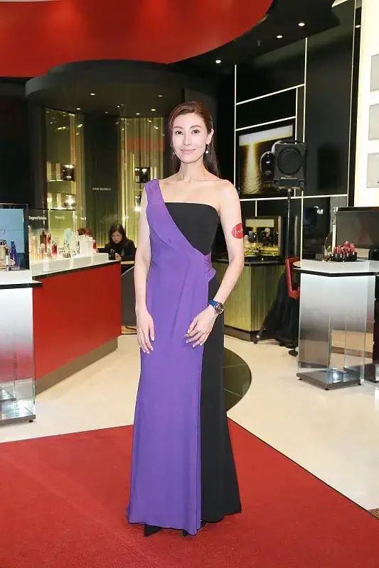 Li Jiaxin is known as "the most beautiful Hong Kong sister". Now, in ...