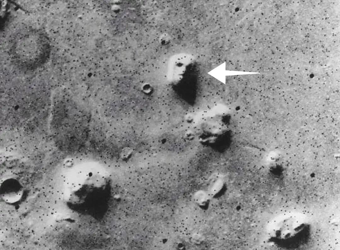 Disk debris on the surface of Mars?It was photographed by the Wit ...