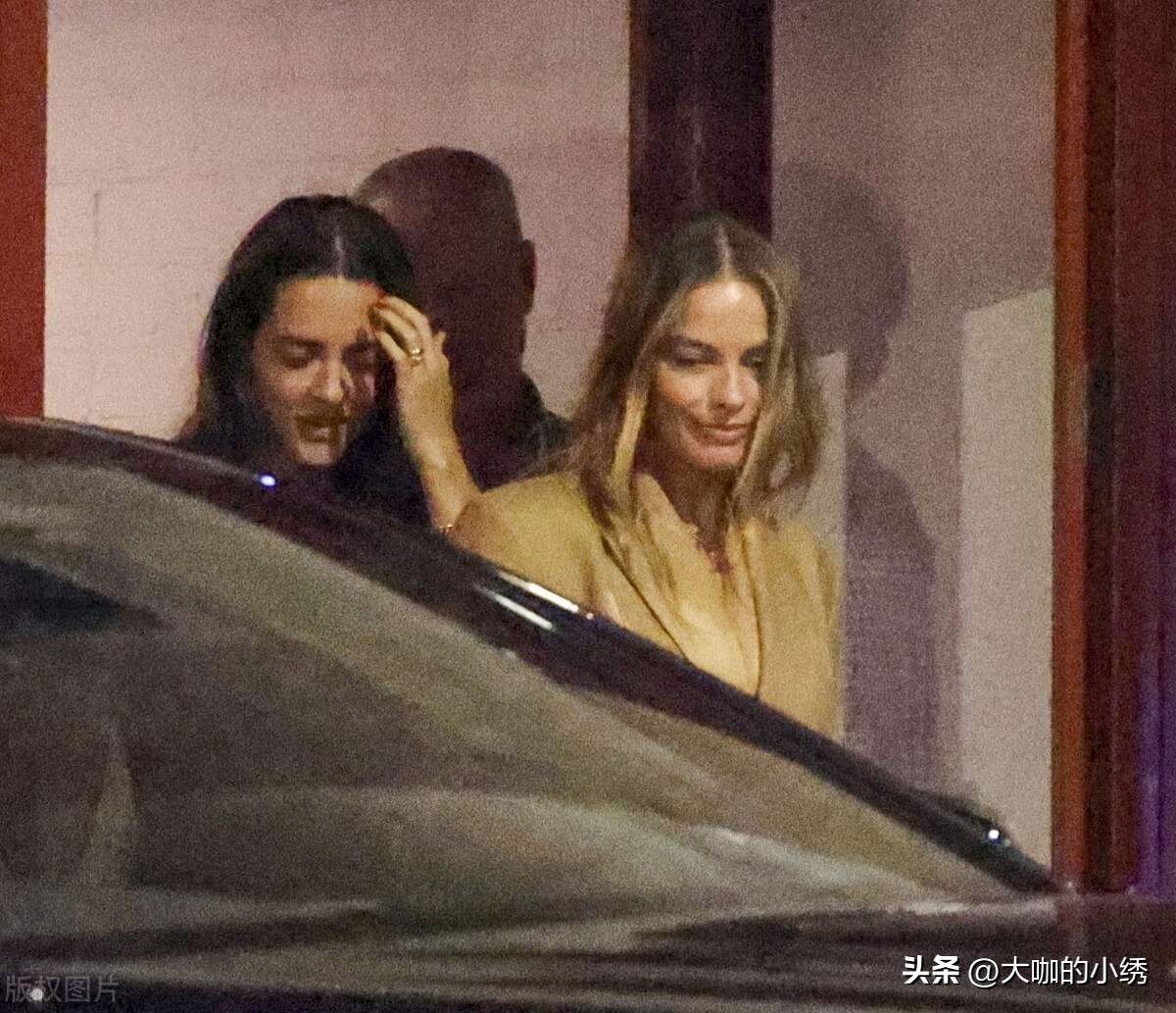 Margot Robbie leaves the bar looking dignified in a yellow suit - iMedia