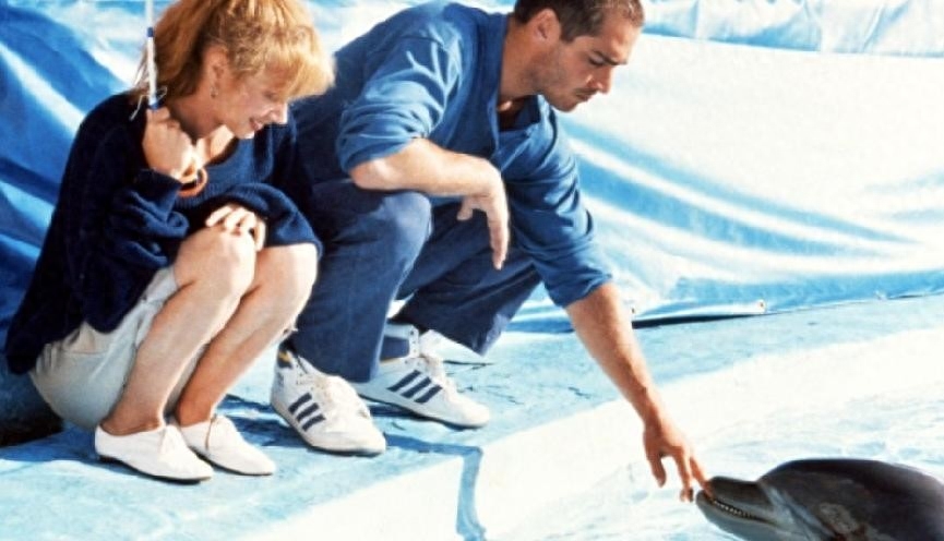 The movie "The Big Blue Sea" shows the friendship between two divers ...