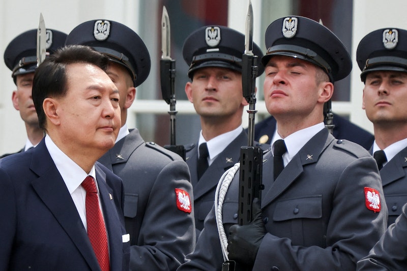 South Korean President Yoon Suk-yue made a surprise visit to Ukraine ...