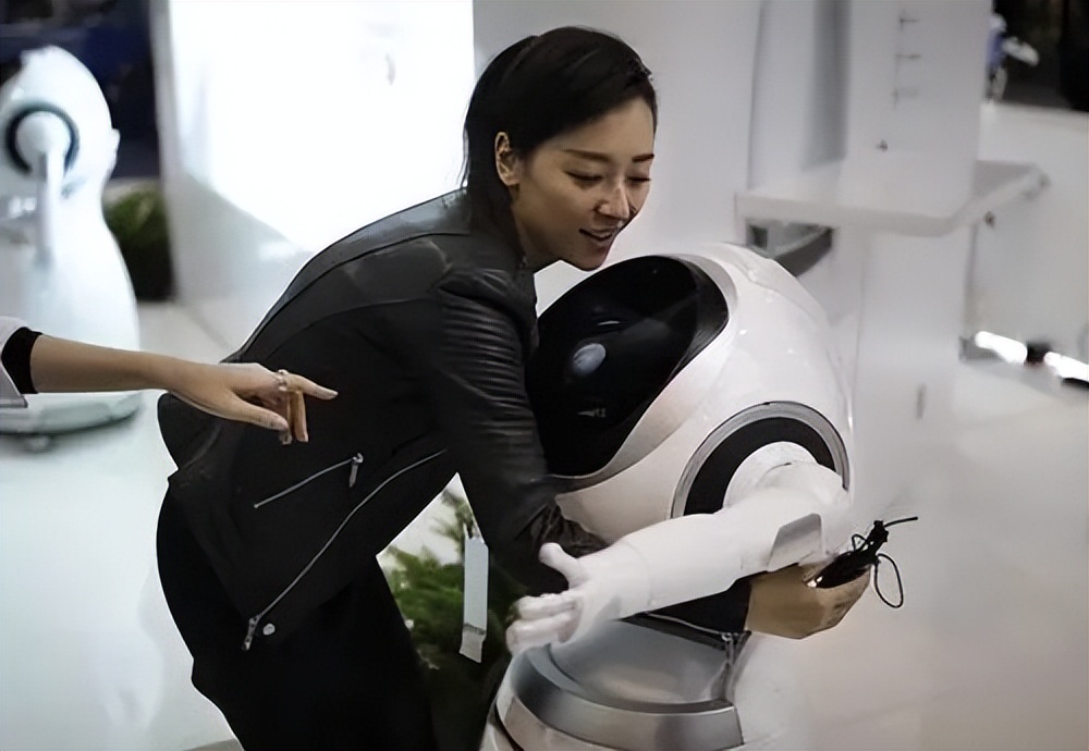 Terminator of loneliness! Subvert the traditional human-computer ...