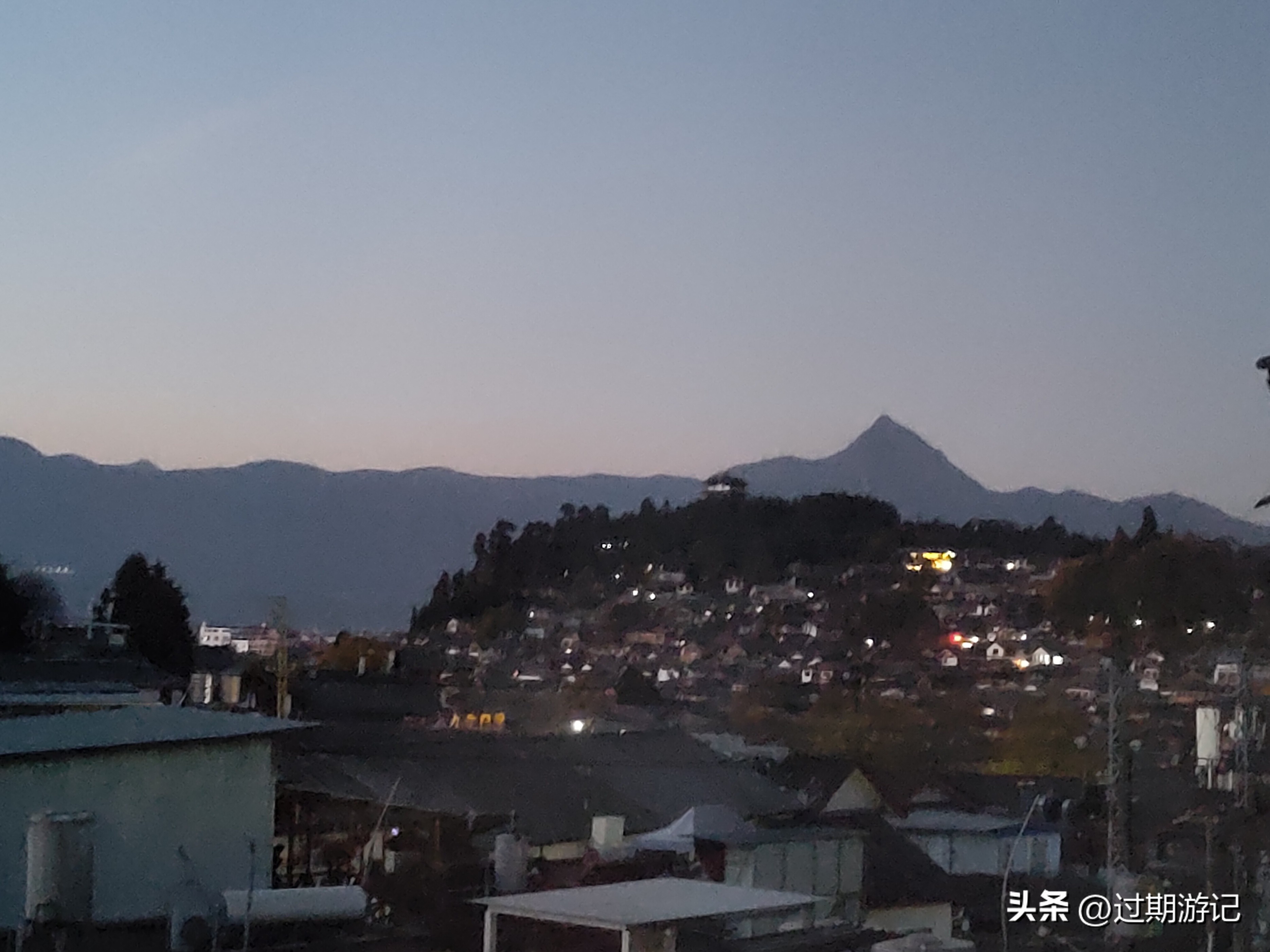 Starting from Lijiang Ancient Town, take a bus to a minibus and arrive ...