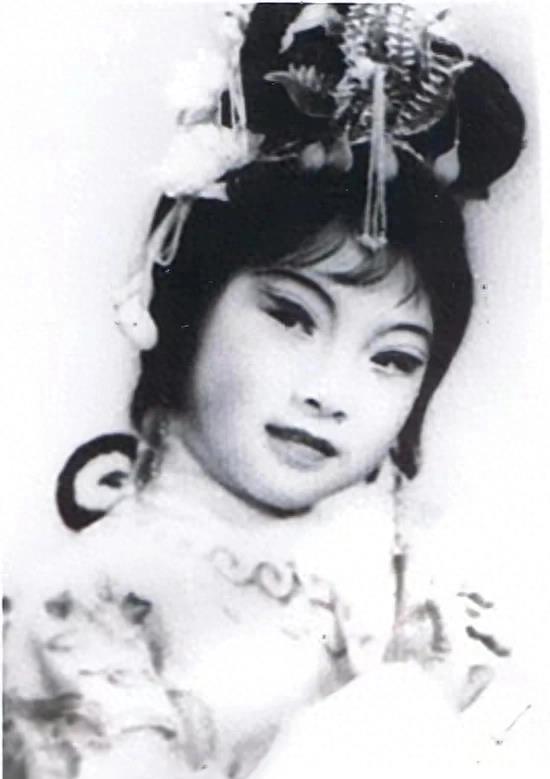 Singer Lu Wei: After her boyfriend died of illness, she hugged her ...