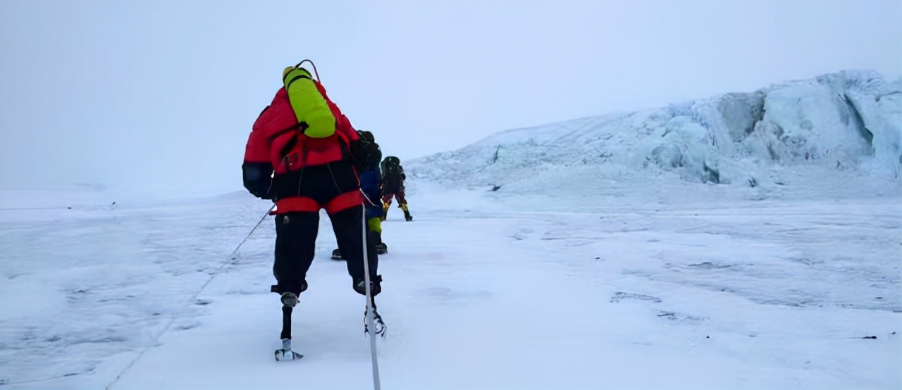 #Film Endless Climbing#A documentary about the amputee climber Xia Boyu ...