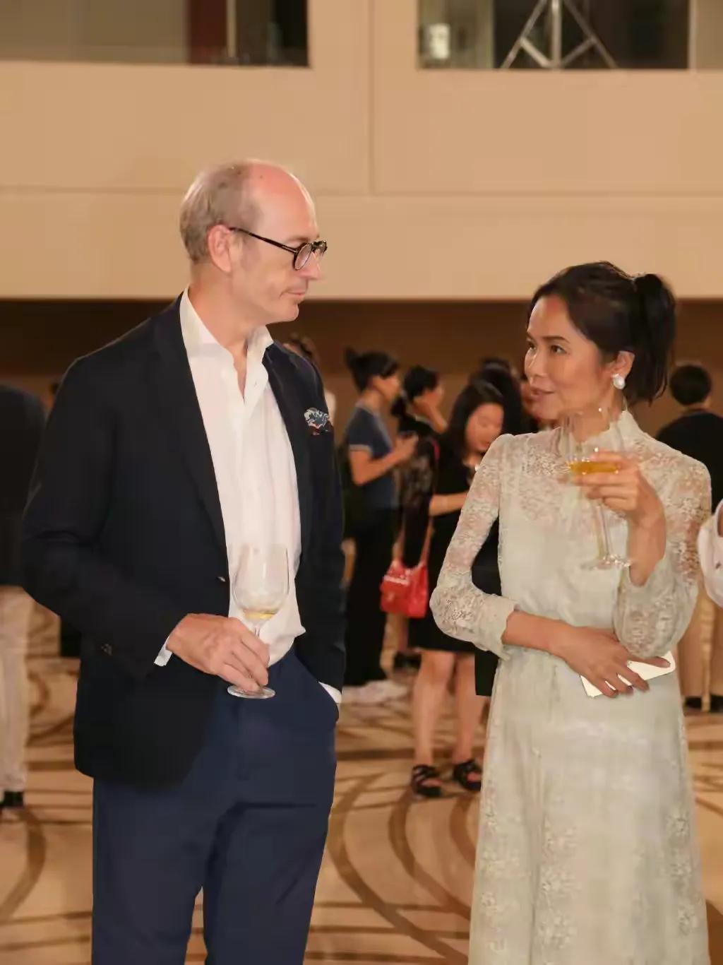 Wei Wei: Happy Today - iNEWS