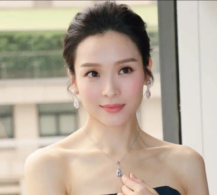 Mingyang Entertainment—Beauty Star—Li Jiaxin - iMedia