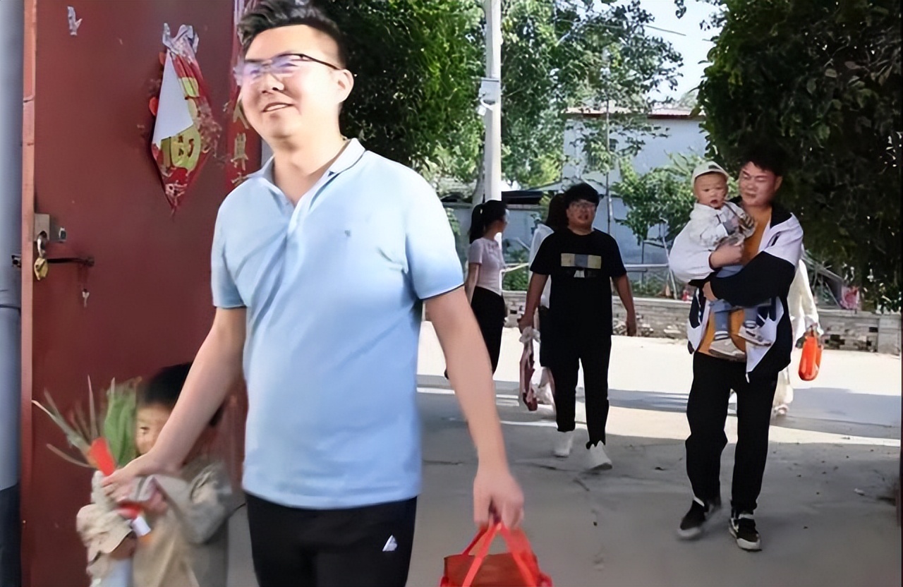 So heartwarming! The man of the Yao family posted a photo of his father ...