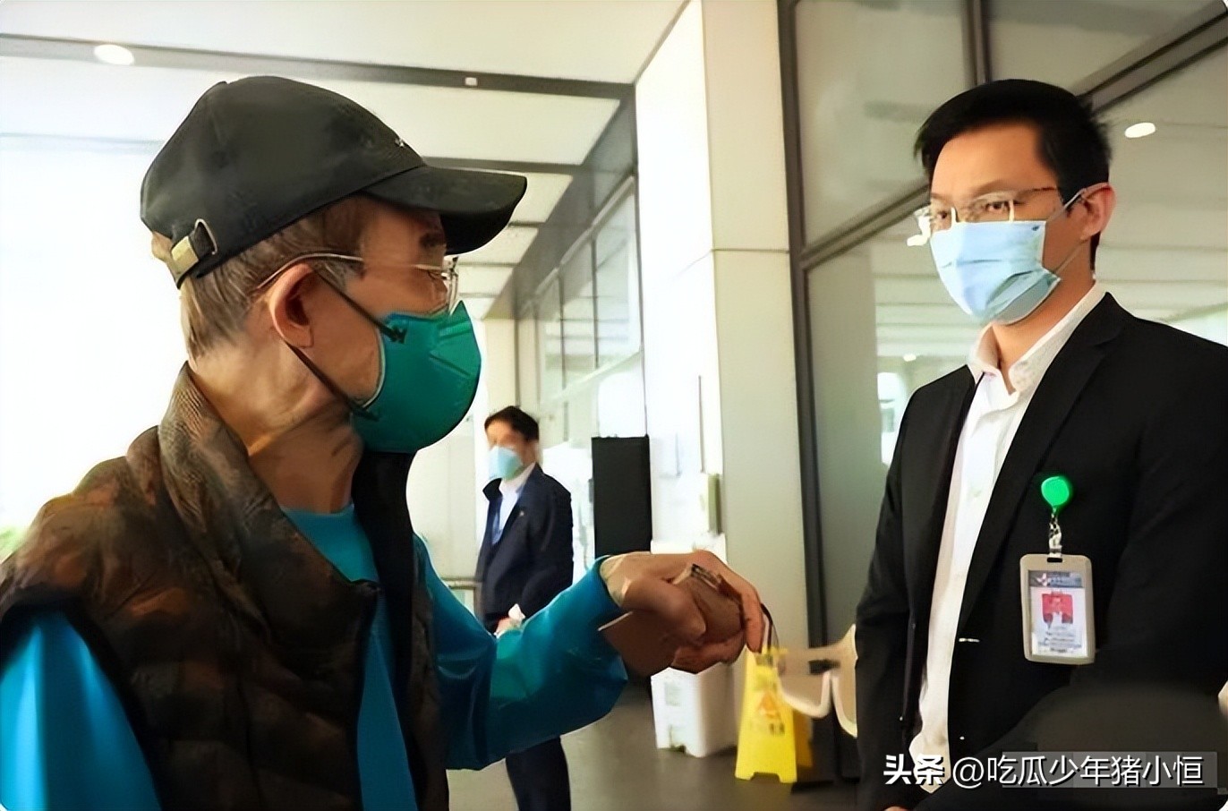 Anita Mui's brother forced his way into the hospital, but was stopped ...