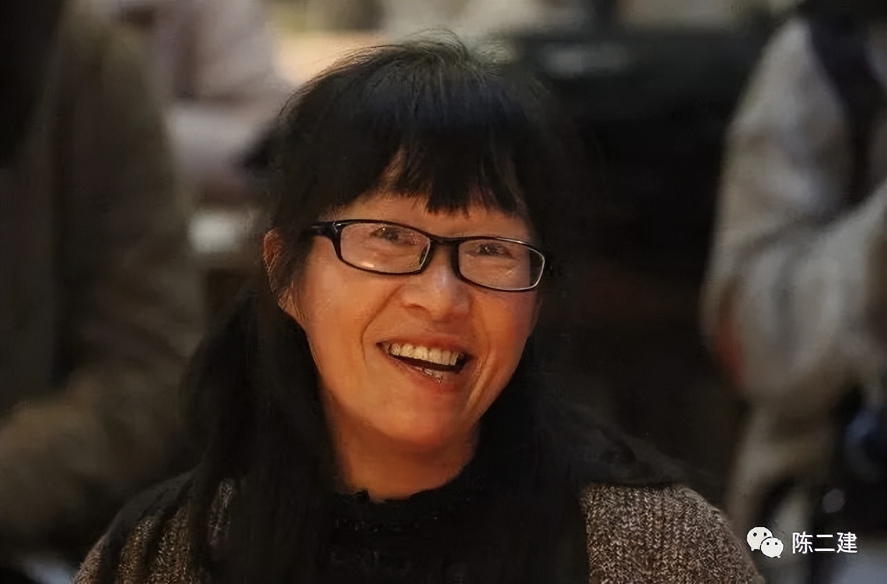 Yu Xiuhua "chanted" a poem, it was unbearable! two men hurt her - iNEWS