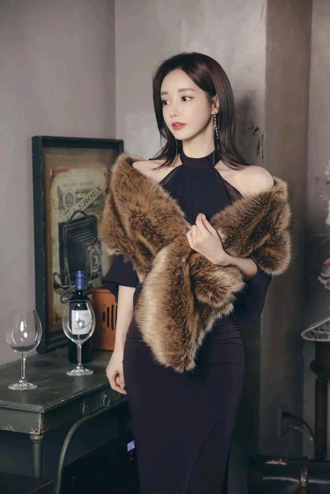 Celebrity Models: Son Yoon Joo's Rare Styles - iNEWS