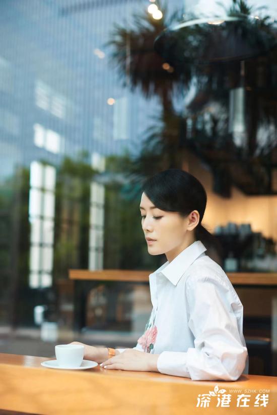 Che Yongli dressed up for afternoon tea to show off her temperament - iNEWS