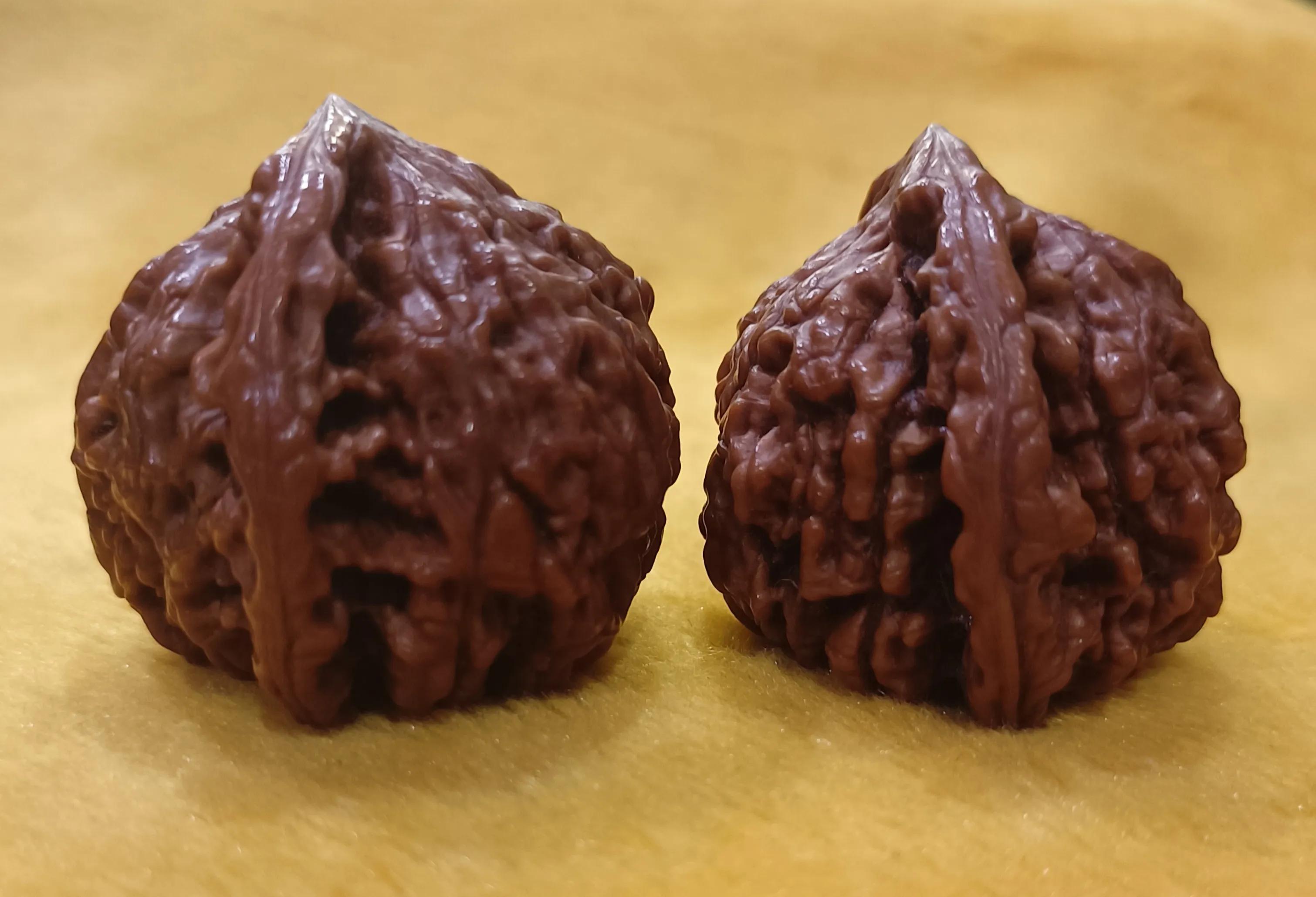Gone are the days when a pair of Wenwan walnuts cost more than 100,000 ...
