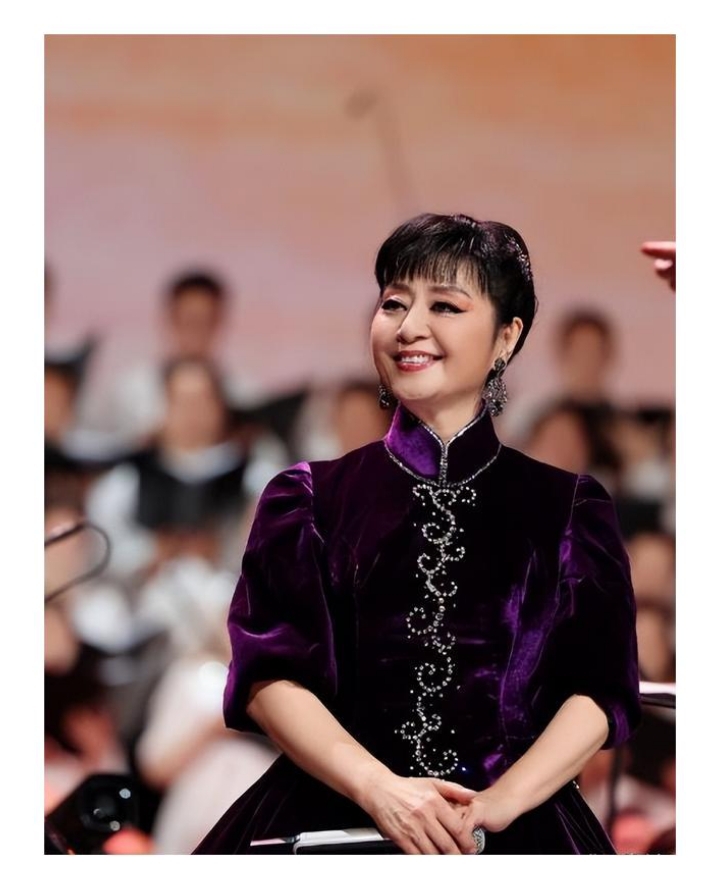 Interview with Yin Xiumei's Solo Concert - iNEWS