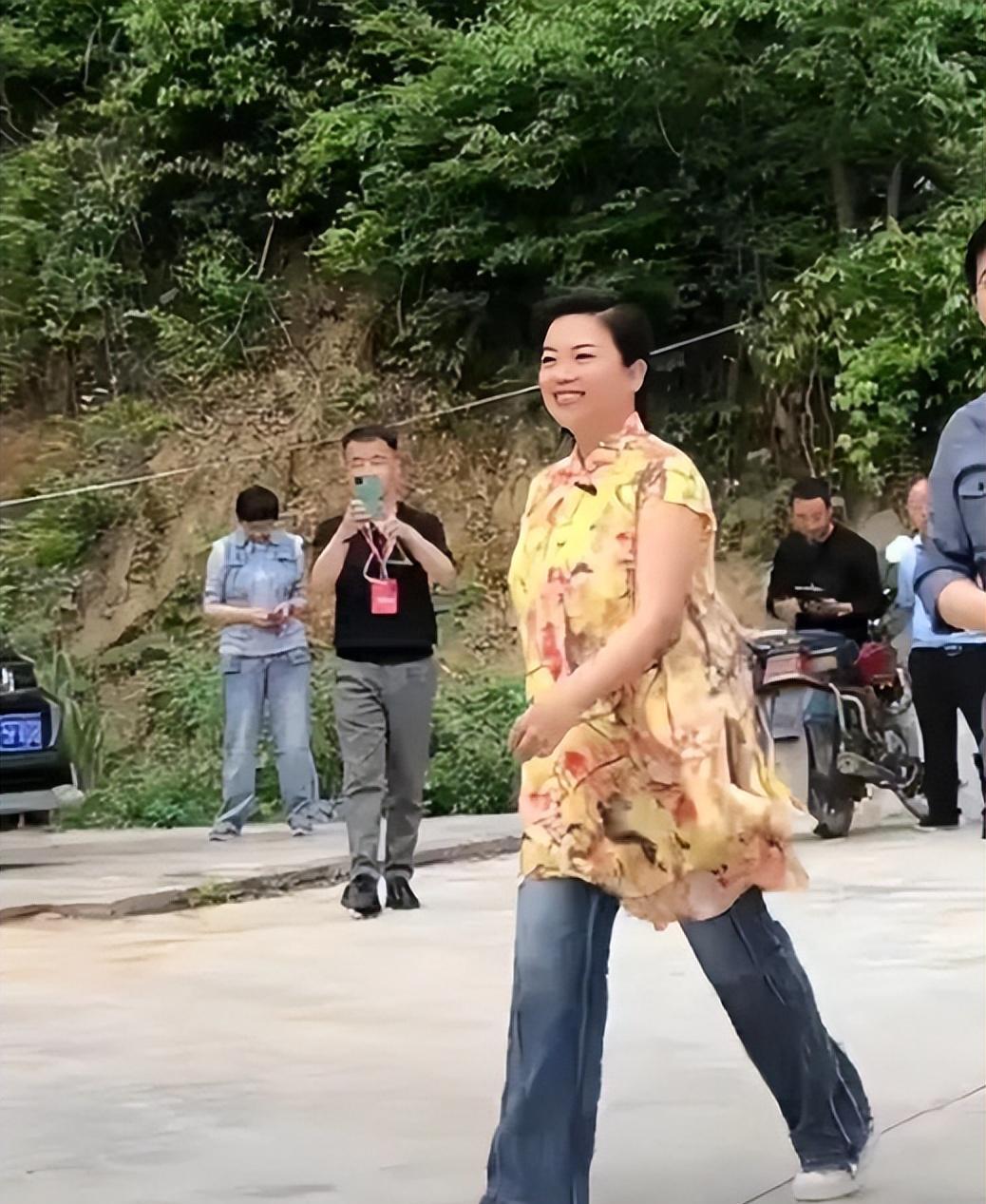 Zhang Ye went back to his hometown to visit relatives and was ...