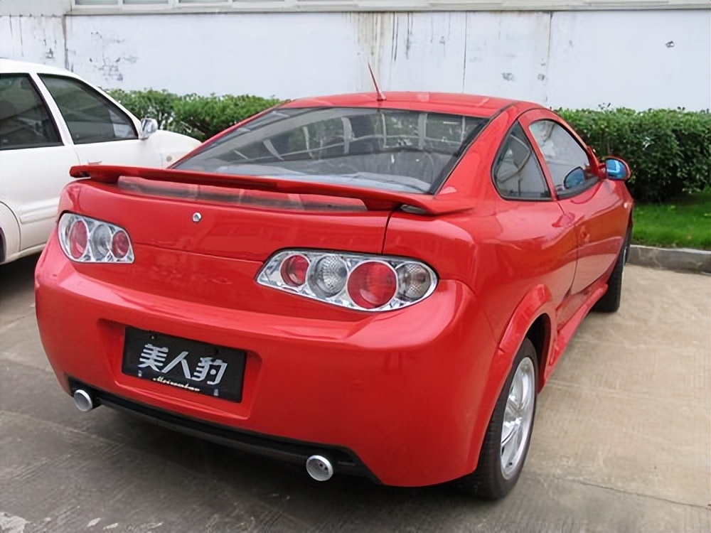 Geely "Beauty Leopard" revived? Street real shot of Geely convertible ...