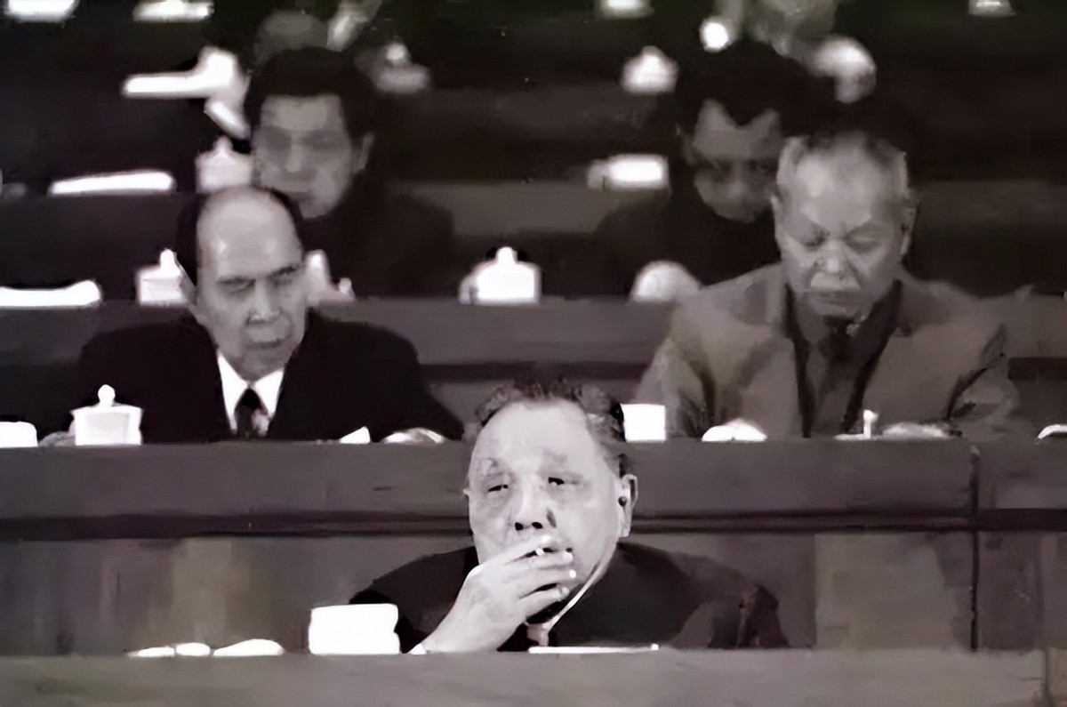 Deng Xiaoping and Chen Yun in 1986: 6 cigarettes in 80 minutes - iNEWS