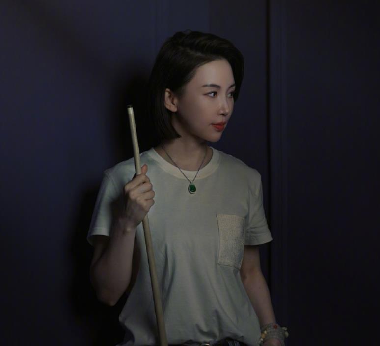 41-year-old Pan Xiaoting's love affair was exposed! The boyfriend is burly and handsome, and the ...