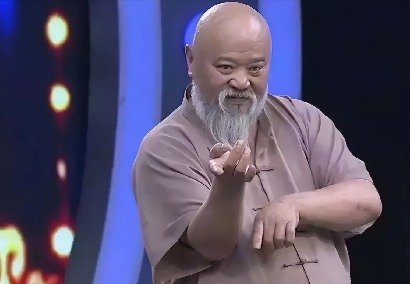 Li Qi: National first-class actor, smoking and drinking are inseparable ...