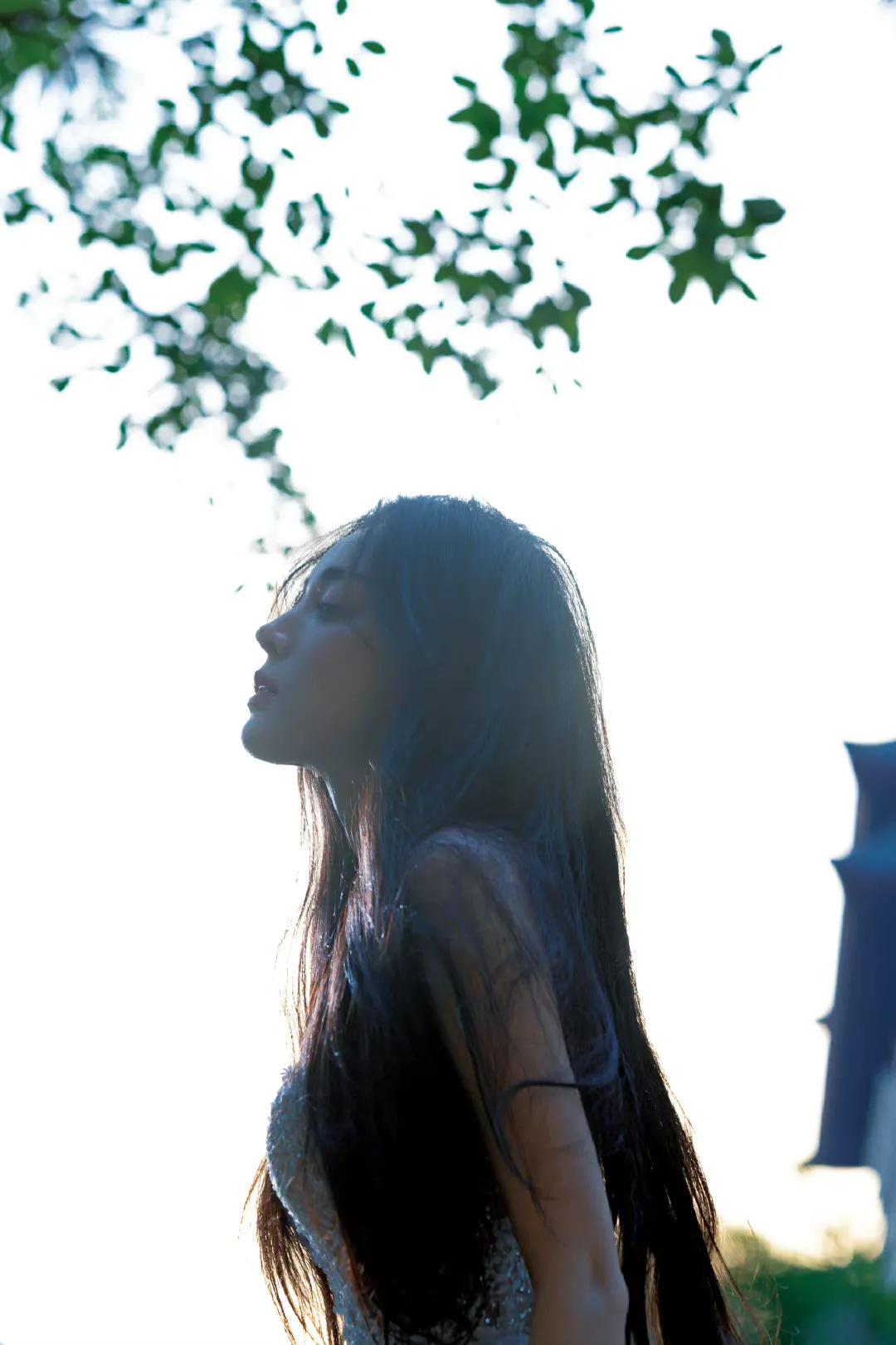 Gulinaza wallpaper sharing: long hair and waist, red lips slightly ...