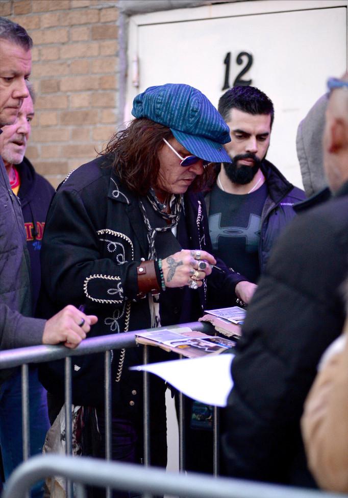 Johnny Depp appeared on the streets of New York with a smile on his ...