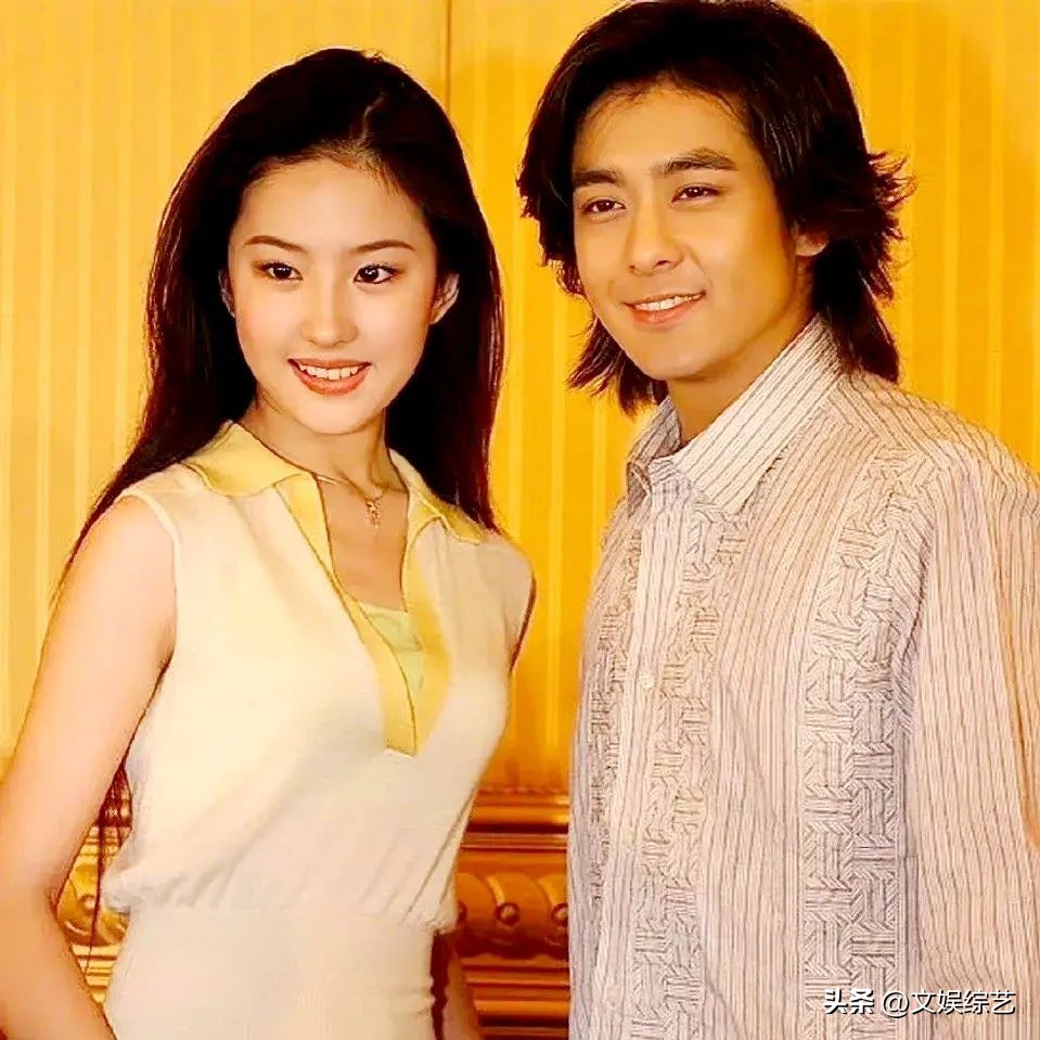 The photo of Liu Yifei and Lin Zhiying made netizens evoke a lot of memoirs, it is a perfect ...