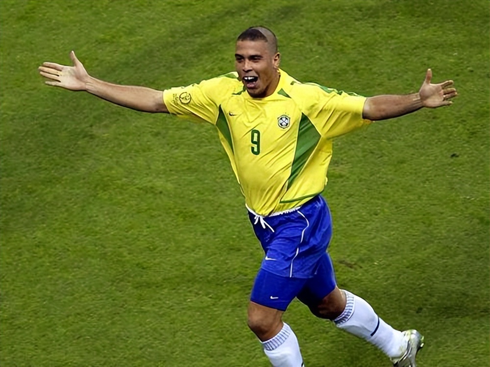 Lineker: In terms of pure technology, only 3 people in football can ...