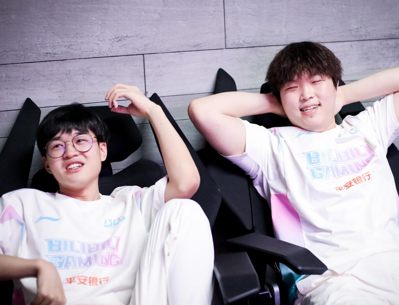 超越JDG重回第一！BLG2:0輕鬆干碎FPX，季後賽復活甲基本穩了 - 頭條匯