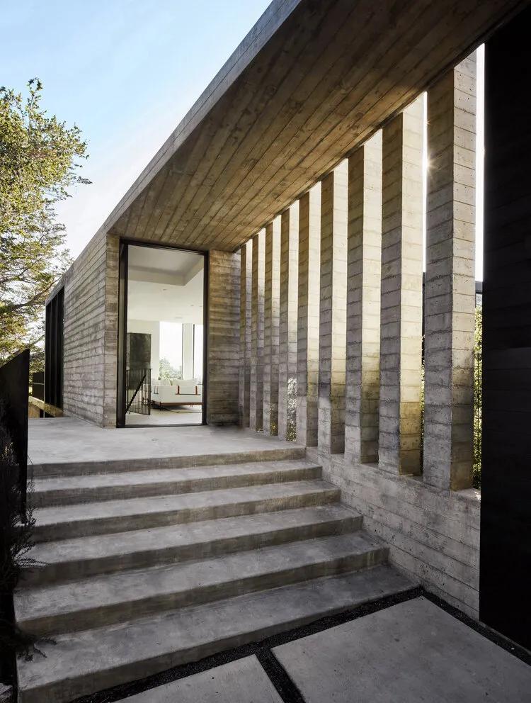 Buildings Disappearing in the Mountains / Mill Valley Residence - iNEWS