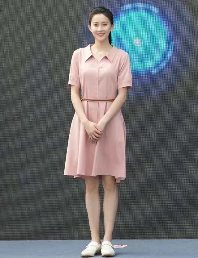 Sun Yang's 25-year-old girlfriend is so beautiful!Wearing a pink shirt ...